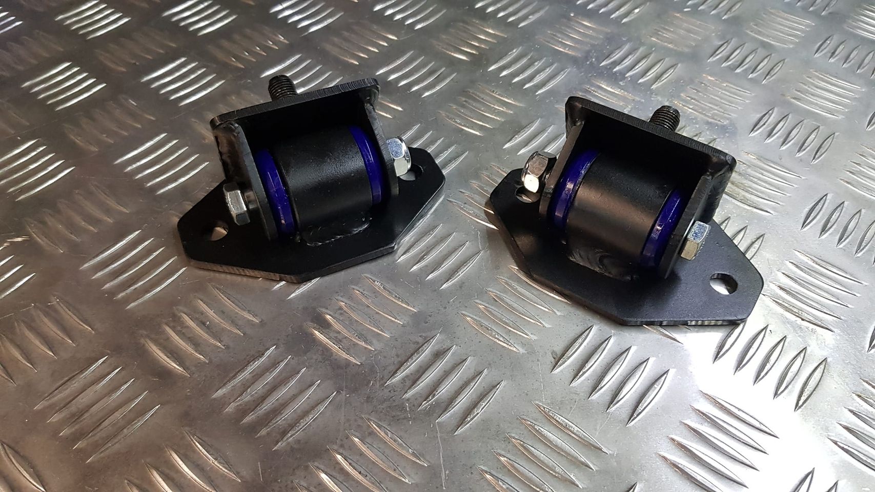 LS1 LS2 LS3 Hilux engine mount kit RZN149 | KE Conversions