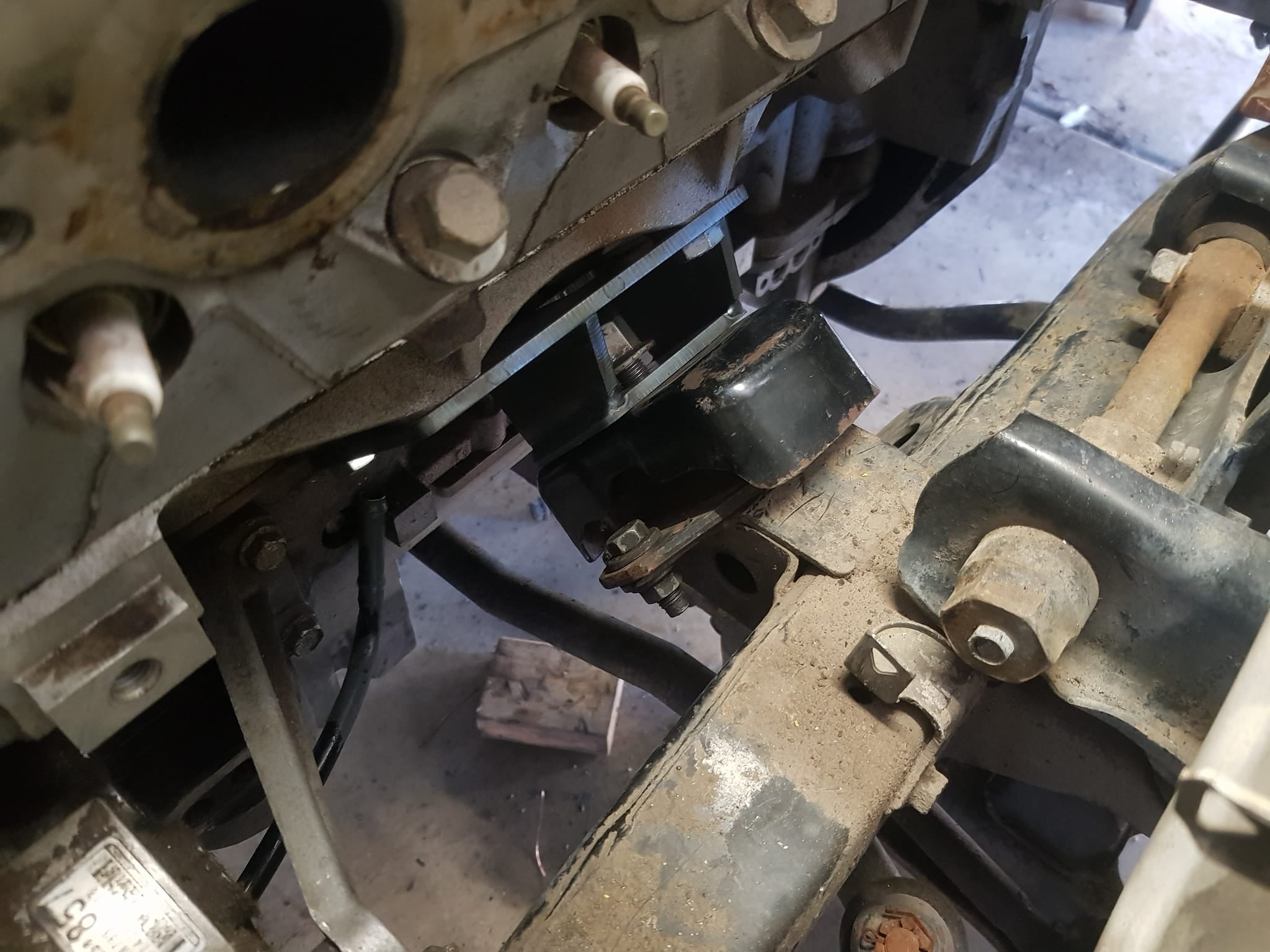 LS1 LS2 LS3 Hilux engine mount kit RZN149 | KE Conversions