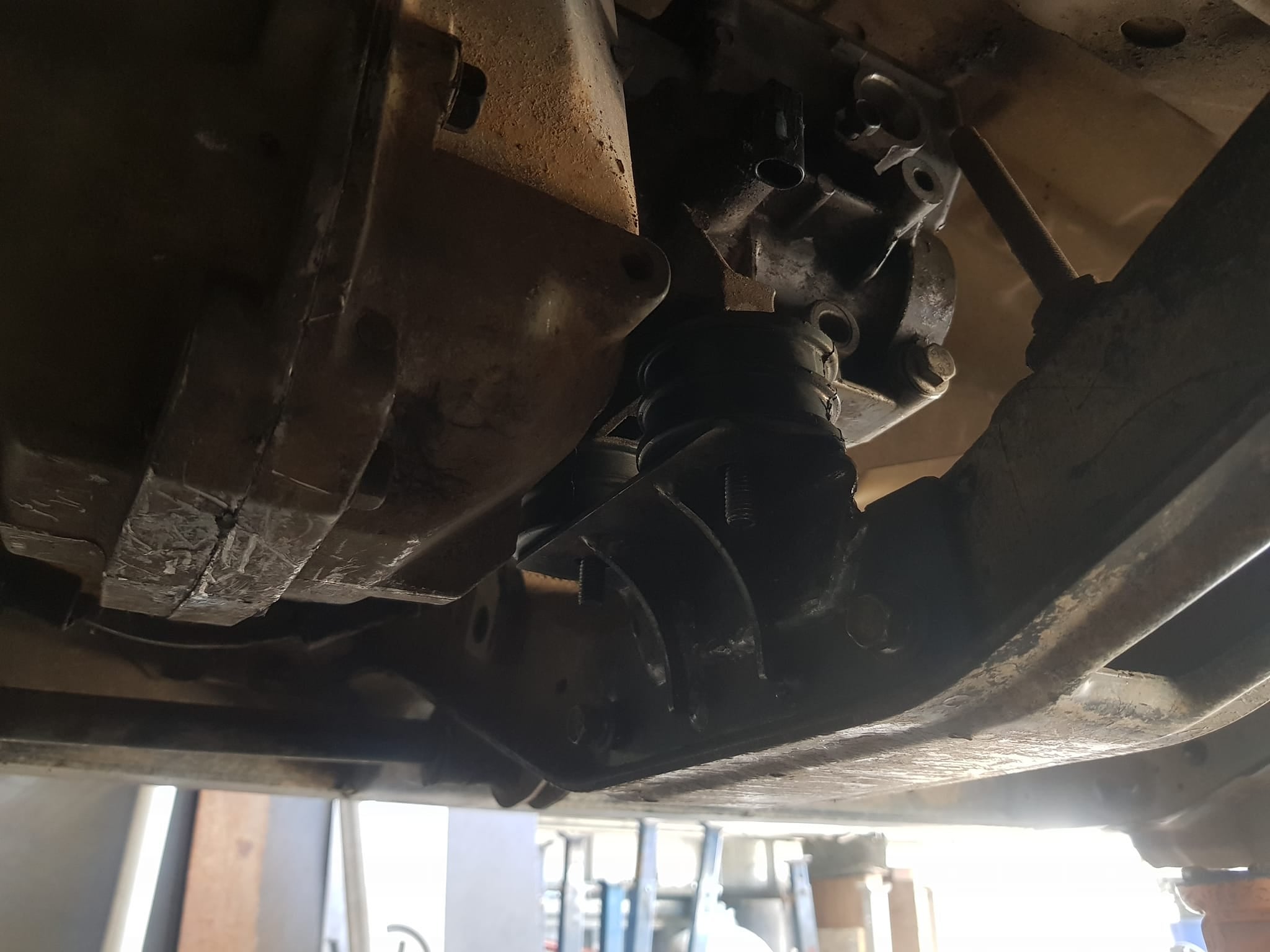 LS1 LS2 LS3 Hilux engine mount kit RZN149 | KE Conversions